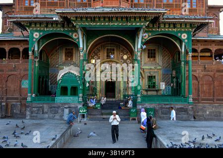 The Shah Hamdan Shrine, Srinagar, Kashmir Stock Photo - Alamy