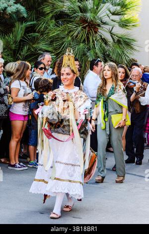 Sant Joan Pelós' and 'The Eagles', popular characters preceding the ...