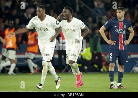left to right Achraf HAKIMI (PSG), Álex Grimaldo (Alex)(Bayer ...