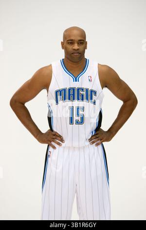 Orlando Magic guard Vince Carter (15) takes a shot agianst Detroit ...