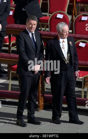 Matteo Renzi bei der Trauermesse für den verstorbenen Papst Franziskus ...