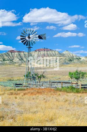 badlands in the powder river breaks near broadus, montana Stock Photo ...