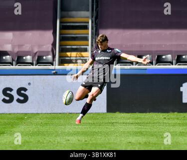 Swansea, UK. 6 April, 2025. Jack Walsh of Ospreys looks for a gap during the Ospreys v Scarlets ...
