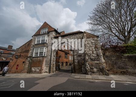 Castle Arch and Guildford Museum, Quarry Street, Guildford, Surrey ...