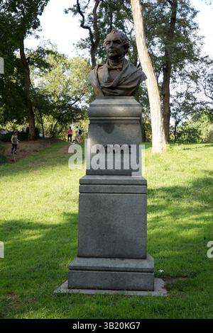 Thomas Moore Monument in Central-Park Stock Photo - Alamy