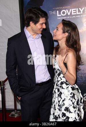 Actor Brandon Routh and his wife, actress Courtney Ford arrive at the ...