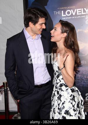 Actor Brandon Routh and his wife, actress Courtney Ford arrive at the ...