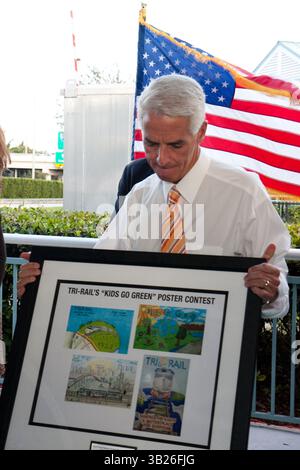 Dec 16, 2009 - Dania Beach, Florida, USA - Governor CHARLIE CRIST signs ...