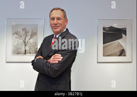 Nov 10, 2009 - Cleveland, Ohio, USA - Dr. DELOS 'TOBY' COSGROVE poses ...