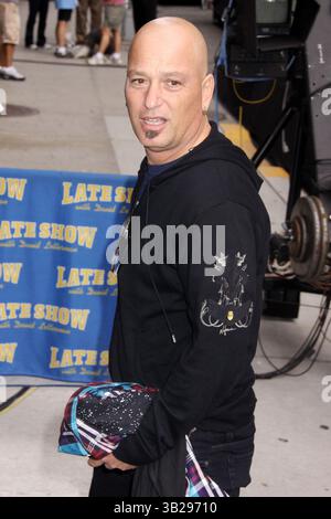 'Deal or No Deal' host Howie Mandel enjoys Labor Day Weekend by taking ...