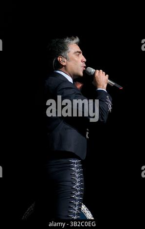 Mexican singer Alejandro Fernandez performs during his "De Rey a Rey ...