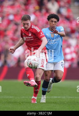 Nottingham Forest's Elliot Anderson (left) and Ibrahim Sangare during a ...