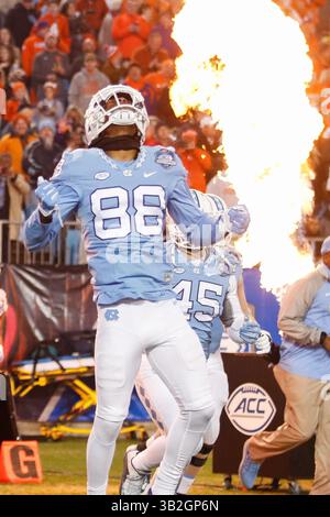 North Carolina wide receiver Jordan Shipp (1) stiff-arms Richmond ...