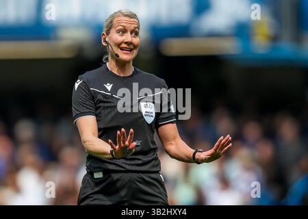 referee Tess Olofsson in the football quarter-final UEFA Women EURO ...