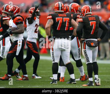 Cleveland Browns and Cincinnati Bengals players line up during an NFL ...