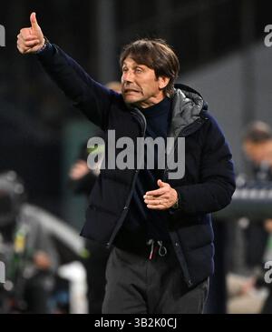 Naples, Italy. 27 Apr, 2025. Simone Scuffet of SSC Napoli during the ...