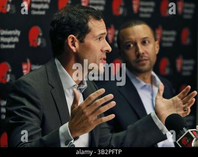 Cleveland Browns chief strategy officer Paul DePodesta, left, talks ...