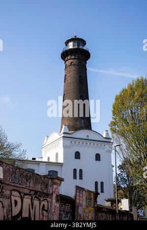 Der Helios-Leuchtturm in Köln Ehrenfeld ist ein weithin sichtbares ...