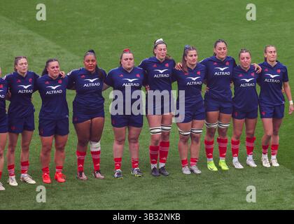 Caption: London, UK. 26th April 2025. Red Roses line up for the ...