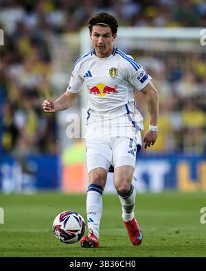 Brenden Aaronson of Leeds United passes the ball during the Premier ...