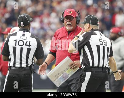 NFL line judge Rusty Baynes (59) signals during the second half of an ...