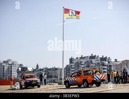 SCHEVENINGEN - The new safety flag on Scheveningen beach. Because the ...