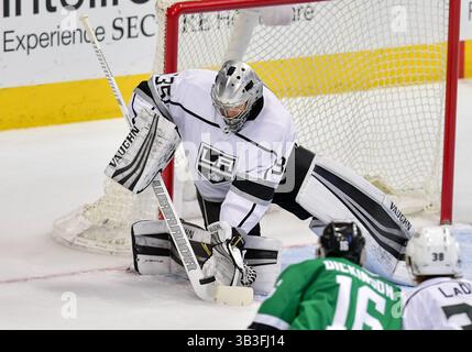 Los Angeles Kings goaltender Darcy Kuemper blocks a shot during the ...
