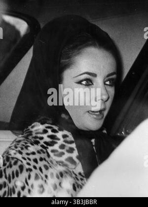 English actress Liz Taylor, 1960s Stock Photo - Alamy