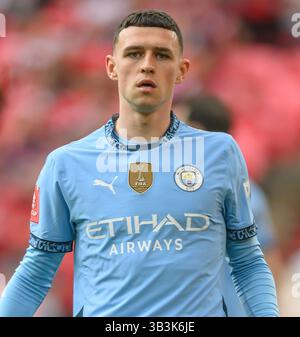 Manchester City's Phil Foden and Nottingham Forest's Elliot Anderson ...