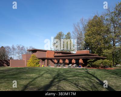 SCHWARTZ HOUSE + FRANK LLOYD WRIGHT + VIEW OF THE OPEN PLAN DINING AREA ...