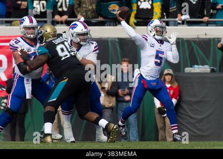 Buffalo Bills offensive tackle Ryan Bates (71) plays against the ...