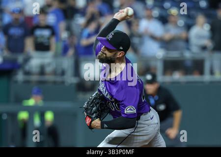 Colorado Rockies relief pitcher Tyler Kinley (40) in the eighth inning ...