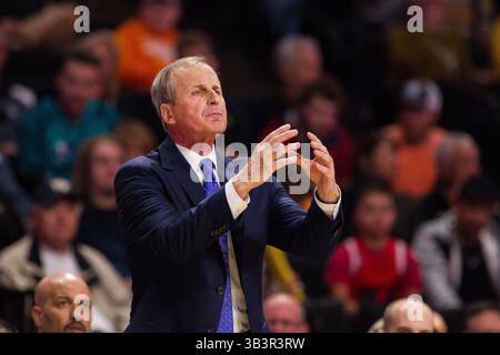 Tennessee head coach Rick Barnes watches play during the first half of ...