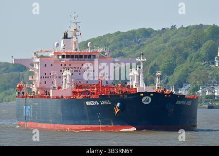 Crude Oil Tanker MINERVA ARIES arrives at the port of Hamburg Stock Photo - Alamy