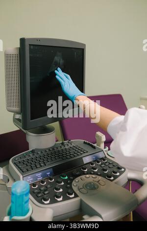 Gynecologist uses ultrasound scanner for gynecology checkup and tells ...
