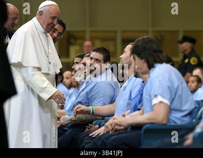 Pope Francis greets inmates during his visit to Curran Fromhold ...