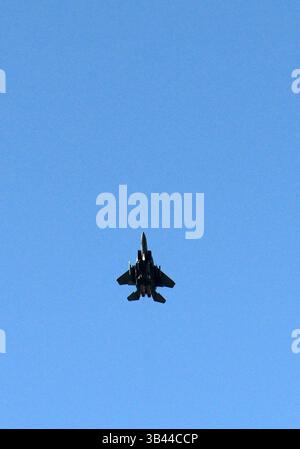USAF F-15 EAGLE FLYING OVER DESERT Stock Photo - Alamy