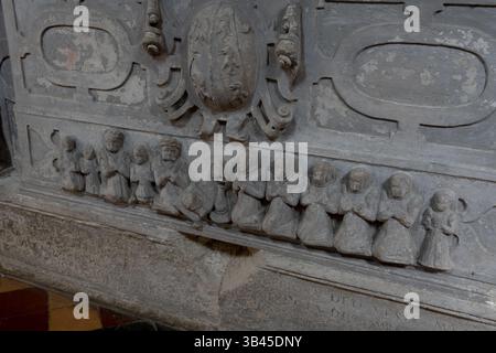 Paul and Dorothy Dayrell tomb, St. Nicholas Church, Lillingstone ...