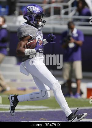 FORT WORTH, Texas (Oct. 25, 2017) Boatswain's Mate 1st Class Amber ...