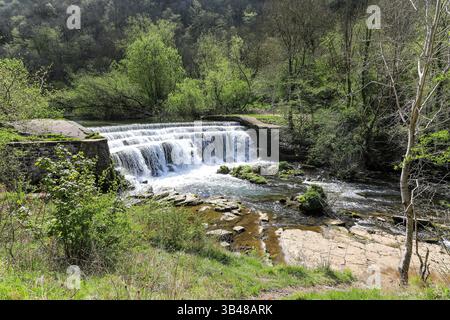 Slow exposure shot of the Weir on the River Wye, Monsal Dale ...