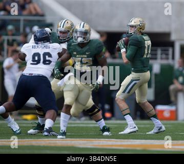 Baylor Bears quarterback Seth Russell (17) runs up the middle for a ...