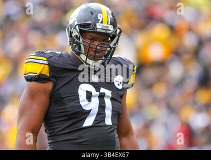Pittsburgh Steelers defensive end Stephon Tuitt (91) jogs off the field ...