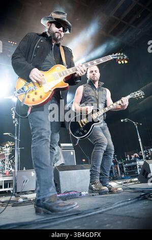 Chad Taylor and Chris Shinn of Live perform during the Rock On The ...
