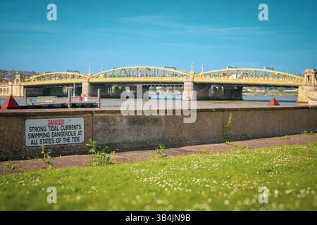 Spring afternoon on Rochester Bridge, Rochester, Kent, England Stock ...