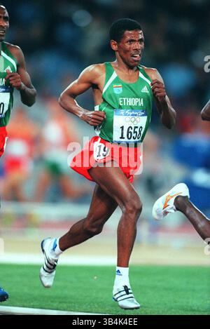 HAILE GEBRESELASSIE 10000 METRES SYDNEY OLYMPICS OLYMPIC STADIUM SYDNEY ...