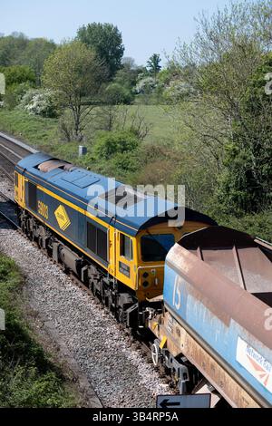 Colas Rail class 59 diesel locomotive No. 59003 "Yeoman Highlander ...