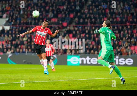 EINDHOVEN, 16-10-2022, Philips Stadium, season 2022 / 2023 Dutch ...