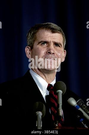 WASHINGTON, DC - FEBRUARY 19, 1992 Lt. Colonel Oliver North addresses ...