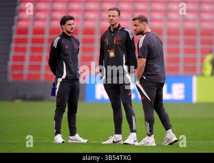 Manchester United's Mason Mount (left) and Wolverhampton Wanderers ...