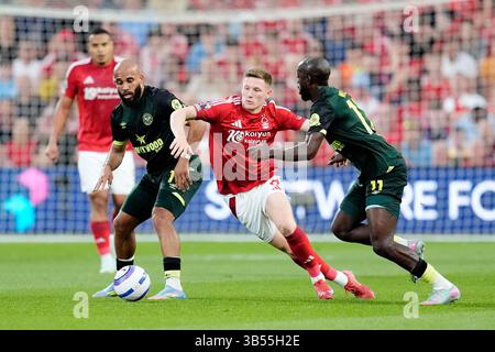 Elliot Anderson of Nottingham Forest and Bryan Mbeumo of Manchester ...